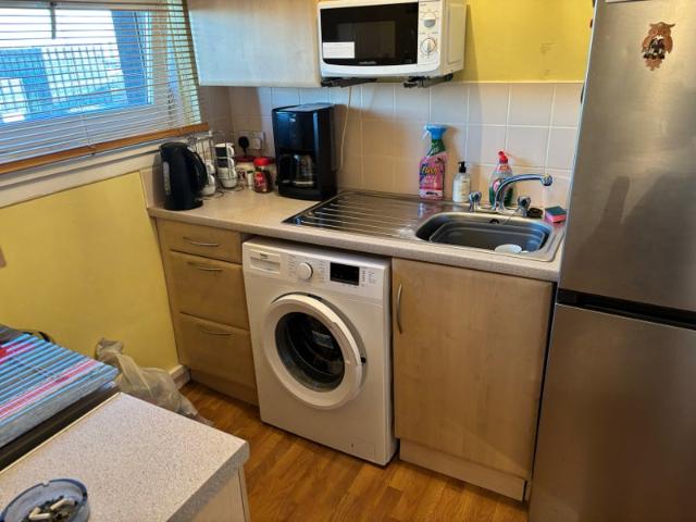 Clean & Comfortable Double Room Available