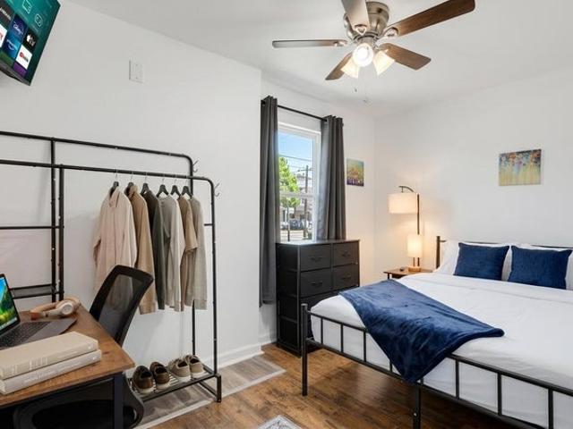 Clean & Comfy Irving Home with Easy Access to Wor