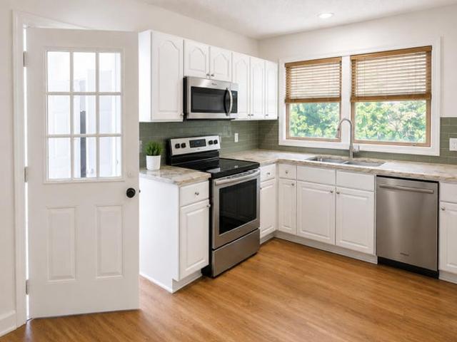 Clean & Cozy Living | Fast WiFi | Share Bathr