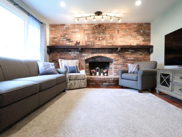 Clean, Cozy Ranch near Longview Lake