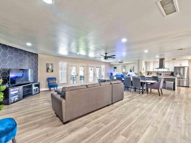 Clean cozy & Spacious & beautiful Las Vegas House