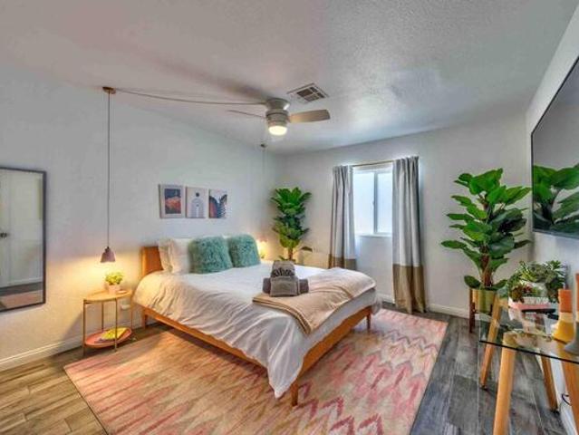 Clean cozy & Spacious & beautiful Las Vegas House with Backyard