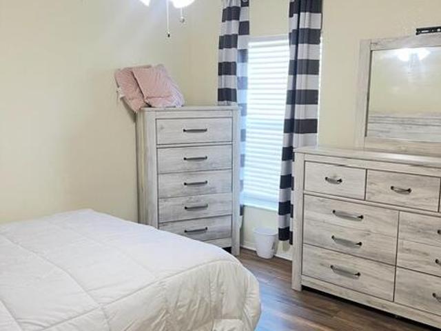 Clean cozy winter haven home!