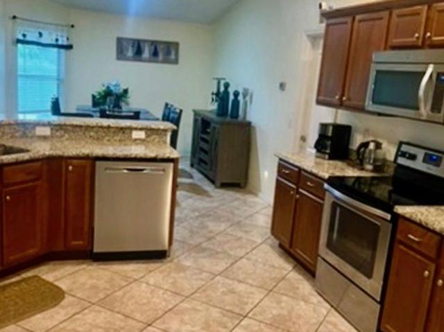 Clean cozy winter haven home!