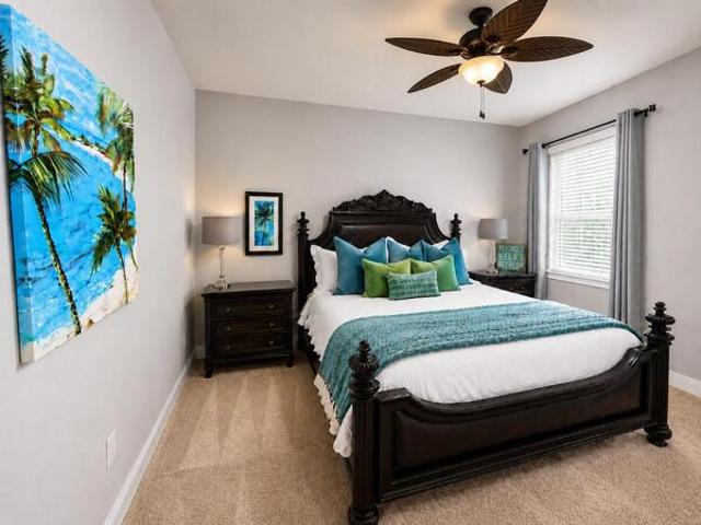 CLEAN CLEAN ! AWESOME PARKING • Near Shopping, Restaurants & Walmart ALL Utilities Included Smart Lock Entry Comfortable • Great Padmates