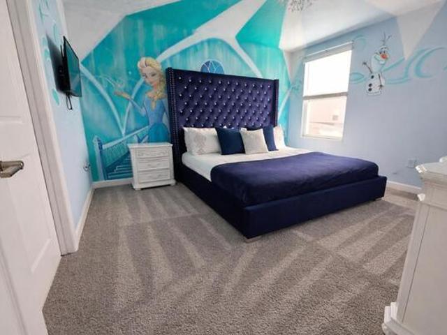 CLEAN CLEAN CLEAN! AWESOME PARKING Full Gym • Pool • Lazy River Walk to Transit & Target