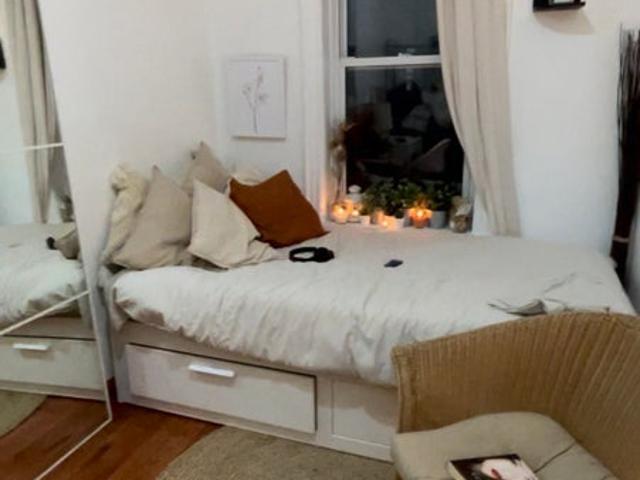 Clean Girls Only Room in Bay Ridge – Near R Train