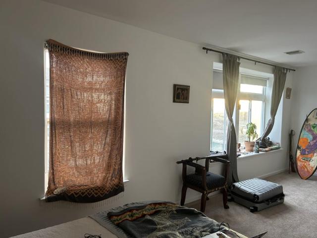 Clean Master bedroom near beach
