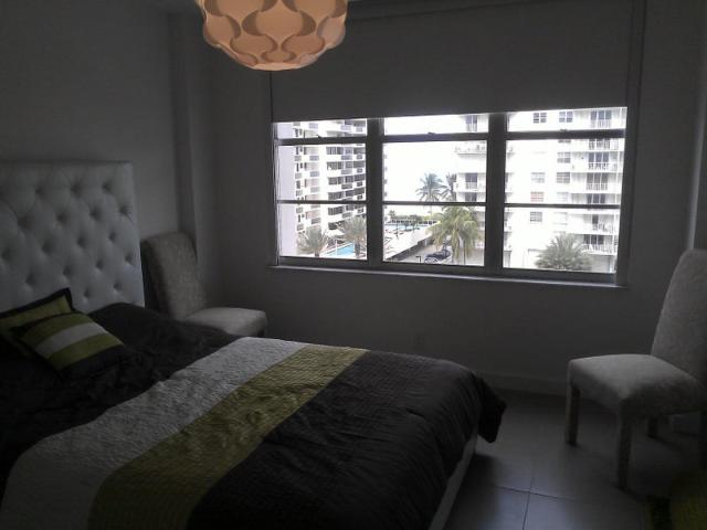 Clean Modern Apartment Room in Miami Beach