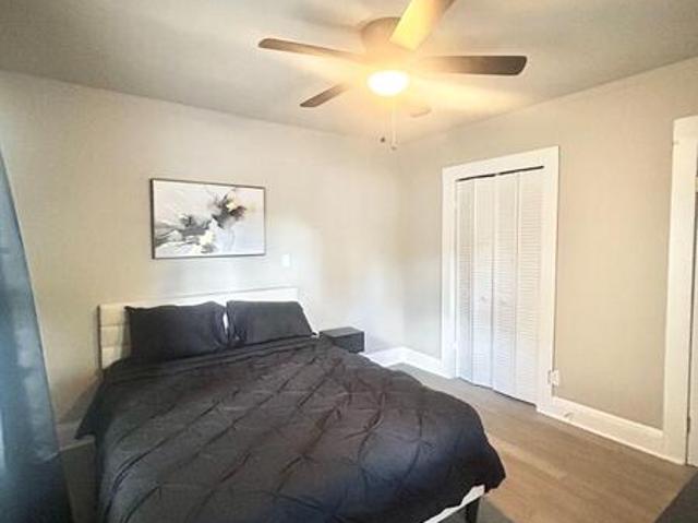 Clean & Modern Home In Washington Heights, Near I 77, I 85, and Brookshire Freeway, 10 min to Uptown Charlotte!