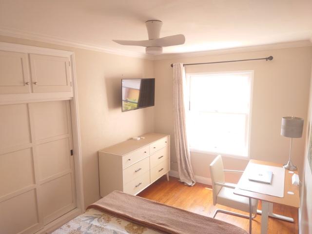 Clean Modern Room in House Excellent Location