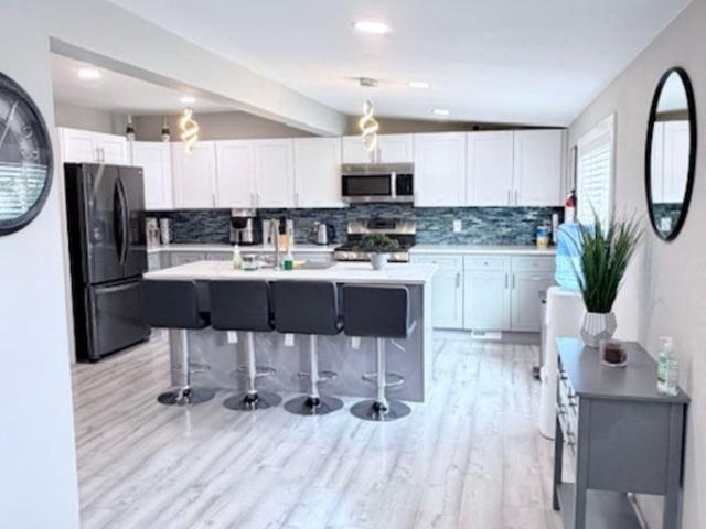 Clean Modern Rooms · Fast WiFi · Easy Denver Commu