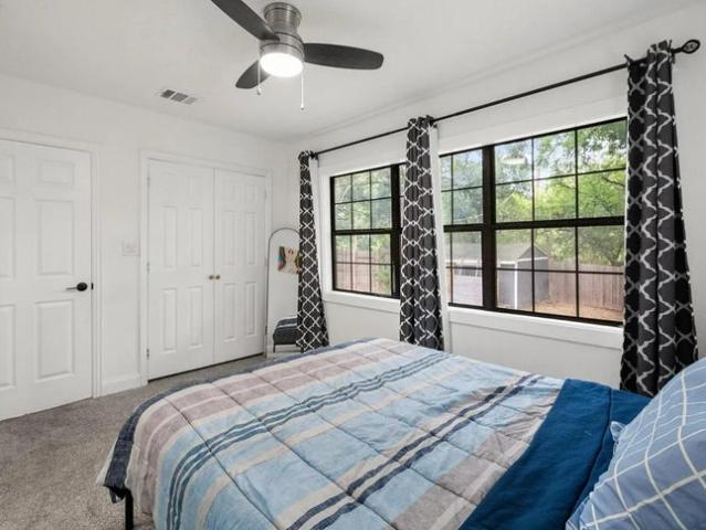 Clean & Modern Rooms Near Downtown Dallas | Weekly