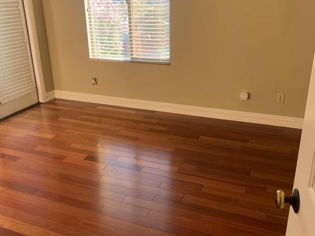 Clean Private bedroom w/balcony and closet