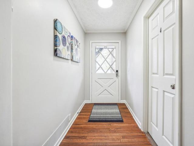 CLEAN, Private Home on Quiet Street!