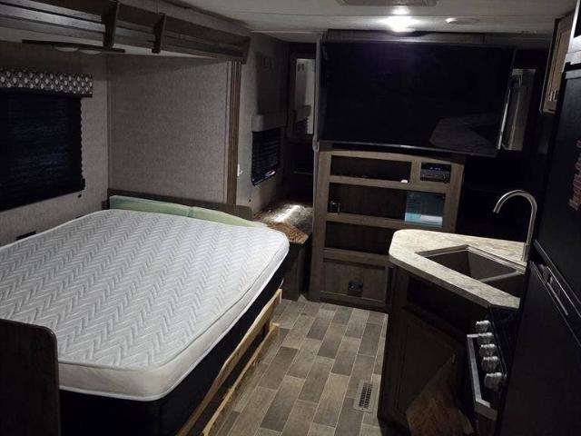 Clean Quiet Cozy Camper