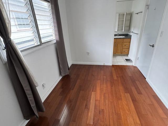 Clean, quiet looking for a clean, quiet roommate