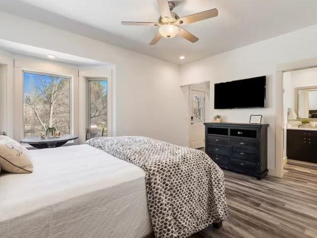 Clean & Quiet Private Room with Private Bathroom