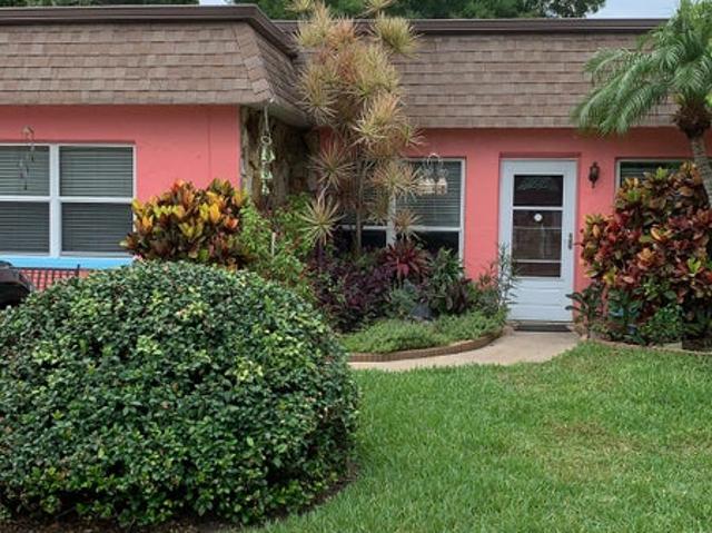 Clean,Quiet,Room for rent $900mo Walk to Beach