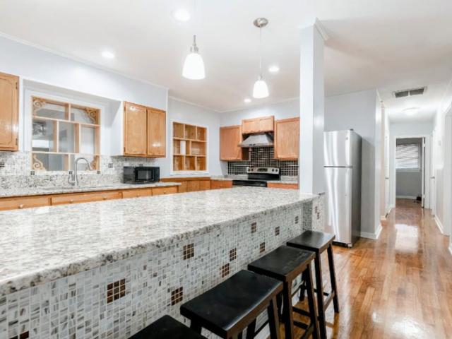 Clean Quiet Room w Video Tour + Maid Service 2 Gig