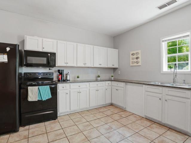 Clean Quiet Room w Video Tour + Maid Service 2 Kit