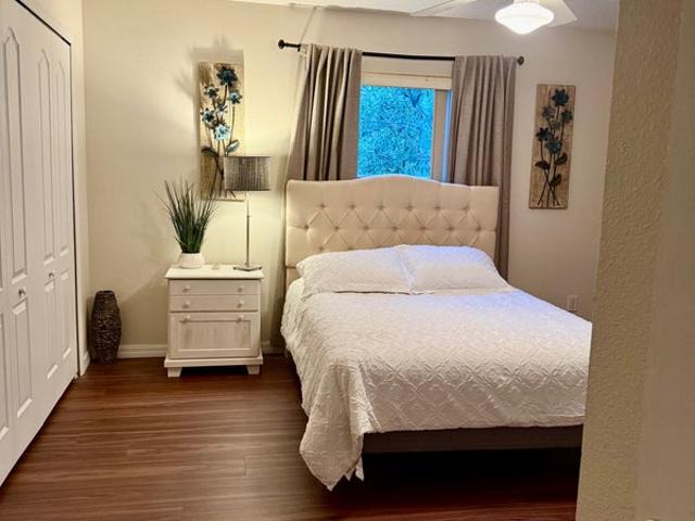 Clean, Quiet Room with Private Bath Near Lake Nona
