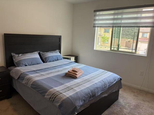 Clean Quiet Room, 10 Minute Drive to UCR