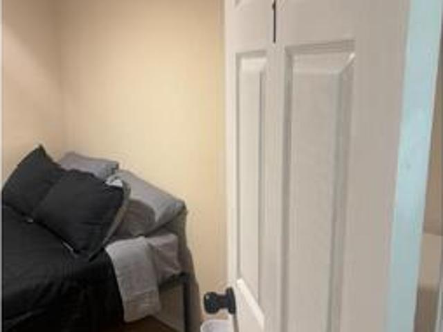 Clean Renovated Move In Ready • Walkable Plaza • WiFi, TV & Essentials Included • Nice Neighborhood