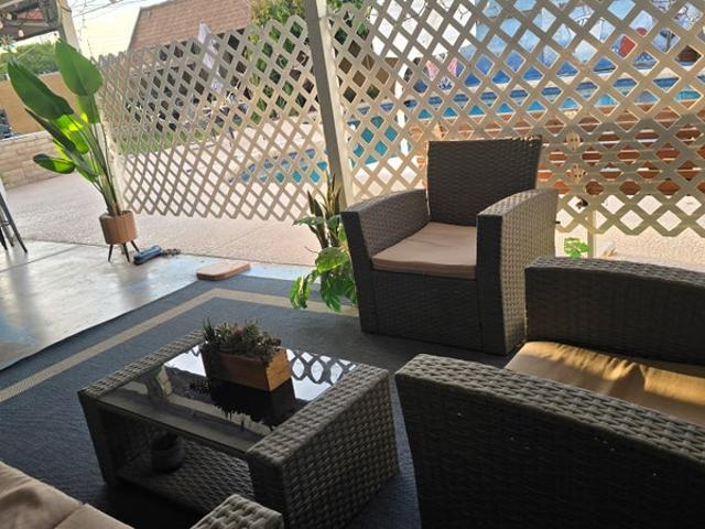 Clean Room for rent Pool and Putting Green