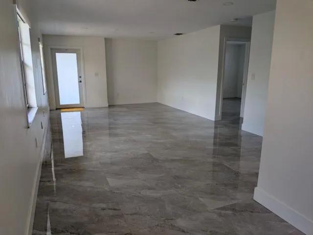 Clean Room in Friendly Home