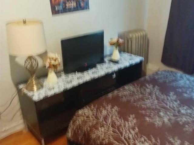 CLEAN ROOM IN THE BRONX NEW YORK