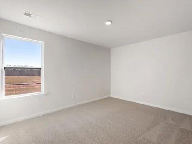 Clean room w/ private bathroom in new house