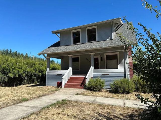 Clean Shared Apartment Available Now