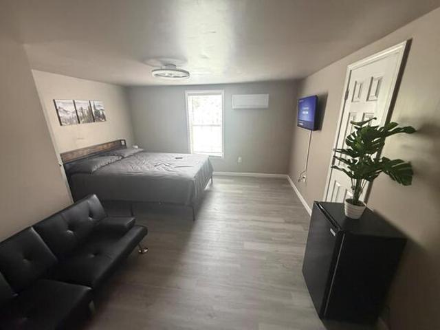Clean Shared Bath | Move In Ready Near Amazon + Walmart DC