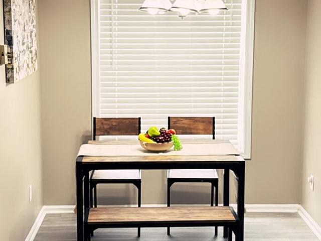 Clean Shared Bath | MoveIn Ready Near Amazon
