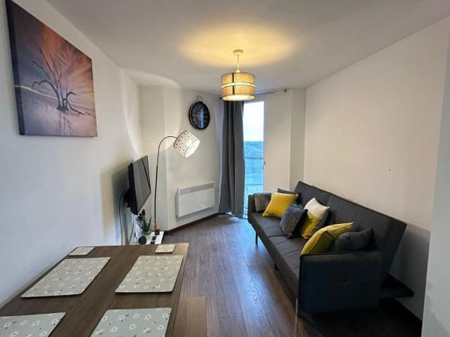 Clean spacious 1BR/JLR/Free parking| long stays