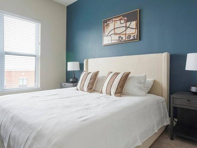 Clean & Spacious Private Room in 2BR Apartment