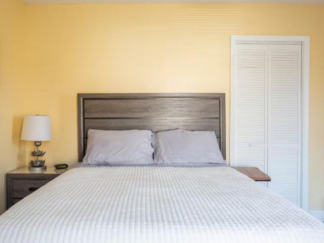 Clean & Spacious Room w/ Private Bath