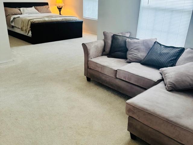 CLEANFURNISHED LARGE PRIVATE ROOM FOR RENT. READY