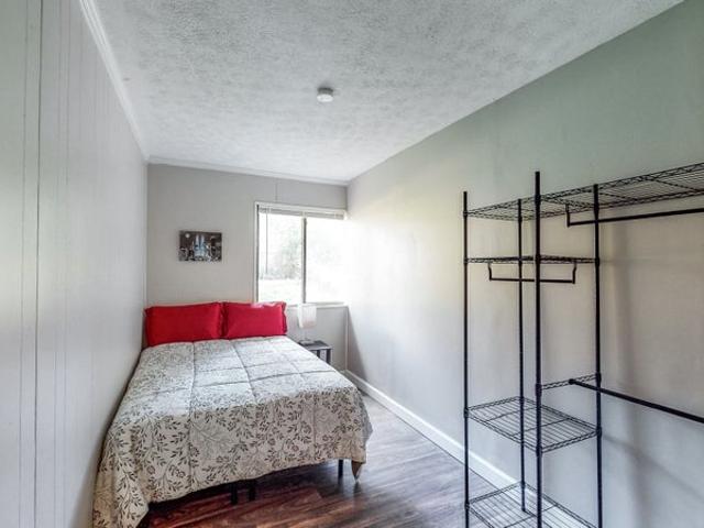 CLEANING SERVICES INCLUDED 2x MONTH Walk t