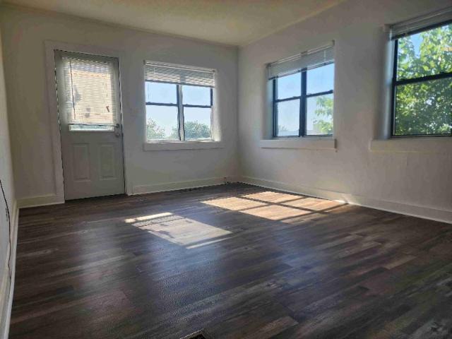 Cleanrecently updatedroomycentrally located