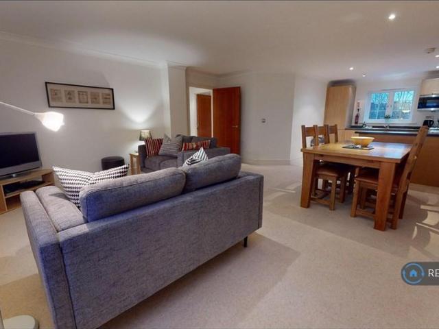 Clear Water Place, Oxford, OX2 2 bed flat to rent £2,350 pcm £542 pw
