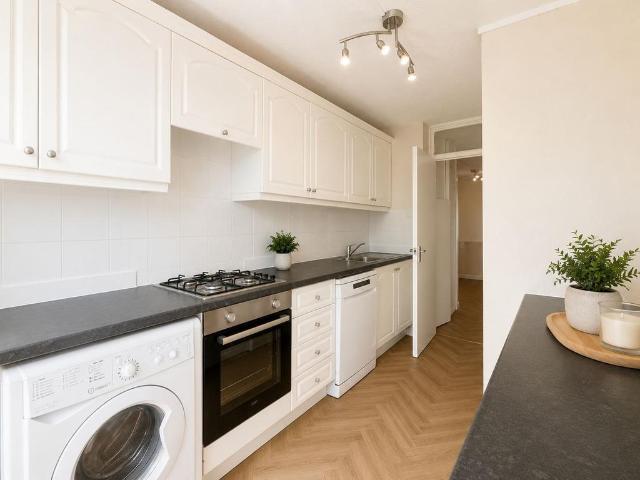 Clearbrook Way, London, E1 2 bed apartment to rent £2,400 pcm £554 pw