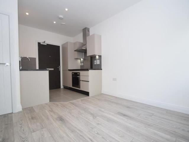 Clearview House, Pinner Road, Northwood HA6, 1 bed flat to rent, £1,200 pcm | PrimeLocation