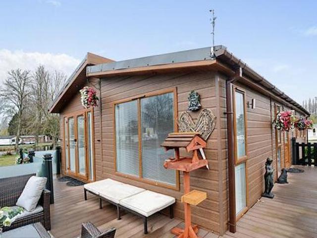 Clearwater, Crow Lane, 3 Bedroom Detached