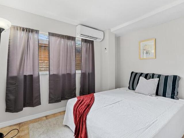 Clearwater House with Dining area. Newly renovated & comfortable