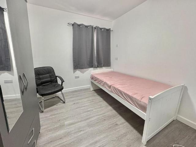 Cleave Avenue, Hayes, Middlesex, UB3 4HD 6 bed end of terrace house to rent £4,800 pcm £1,108 pw