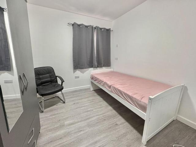 Cleave Avenue, Hayes, Middlesex UB3, 6 bed shared accommodation to rent, £4,800 pcm | PrimeLocation