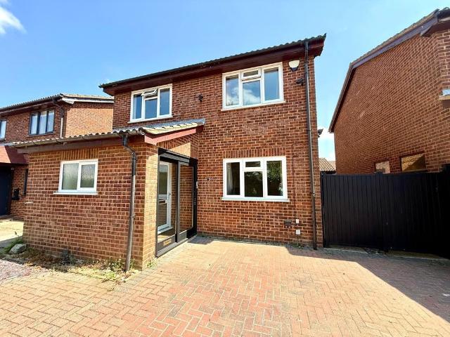 Cleavers Walk, Toddington LU5, 4 bed detached house to rent, £1,850 pcm | PrimeLocation