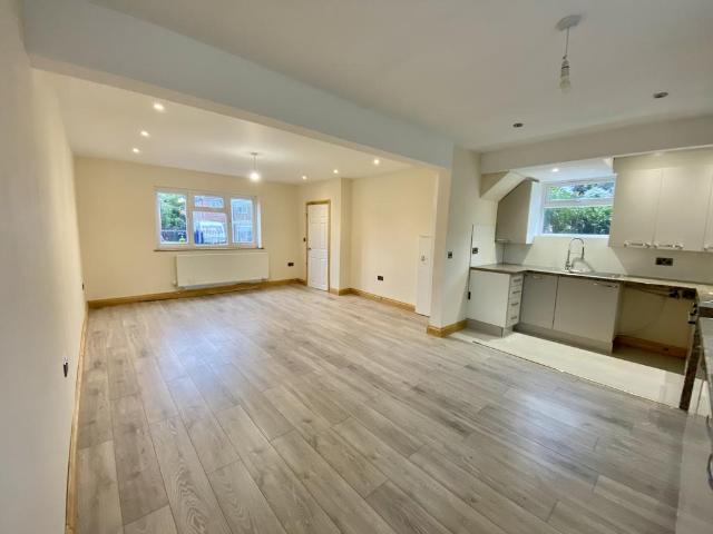 Clee Avenue, Manchester, M13 3 bed house to rent £1,595 pcm £368 pw